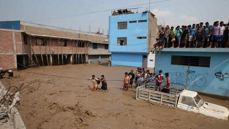 Se Elevan A 72 000 Los Damnificados Por Las Lluvias E Inundaciones En Perú