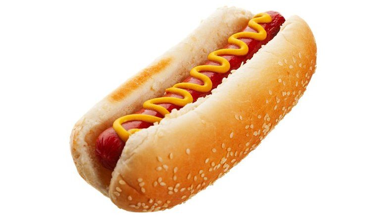 Joven gana concurso al comer 62 hot dogs en diez minutos