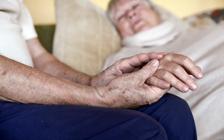 Estoy a tu lado: el desafío de acompañar a una persona muy enferma | Salud