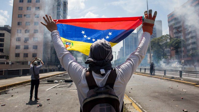 Protestas en Venezuela terminan con represión y con más de 17 heridos ...