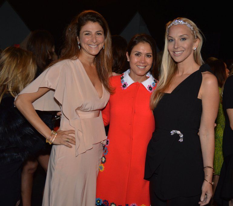 Fabuloso almuerzo de zapatos, vinos y bellas damas