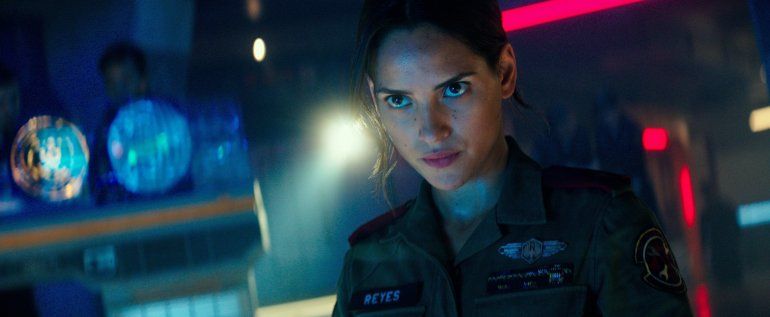 Adria Arjona: Las mujeres fuertes toman el mando en Pacific Rim ...