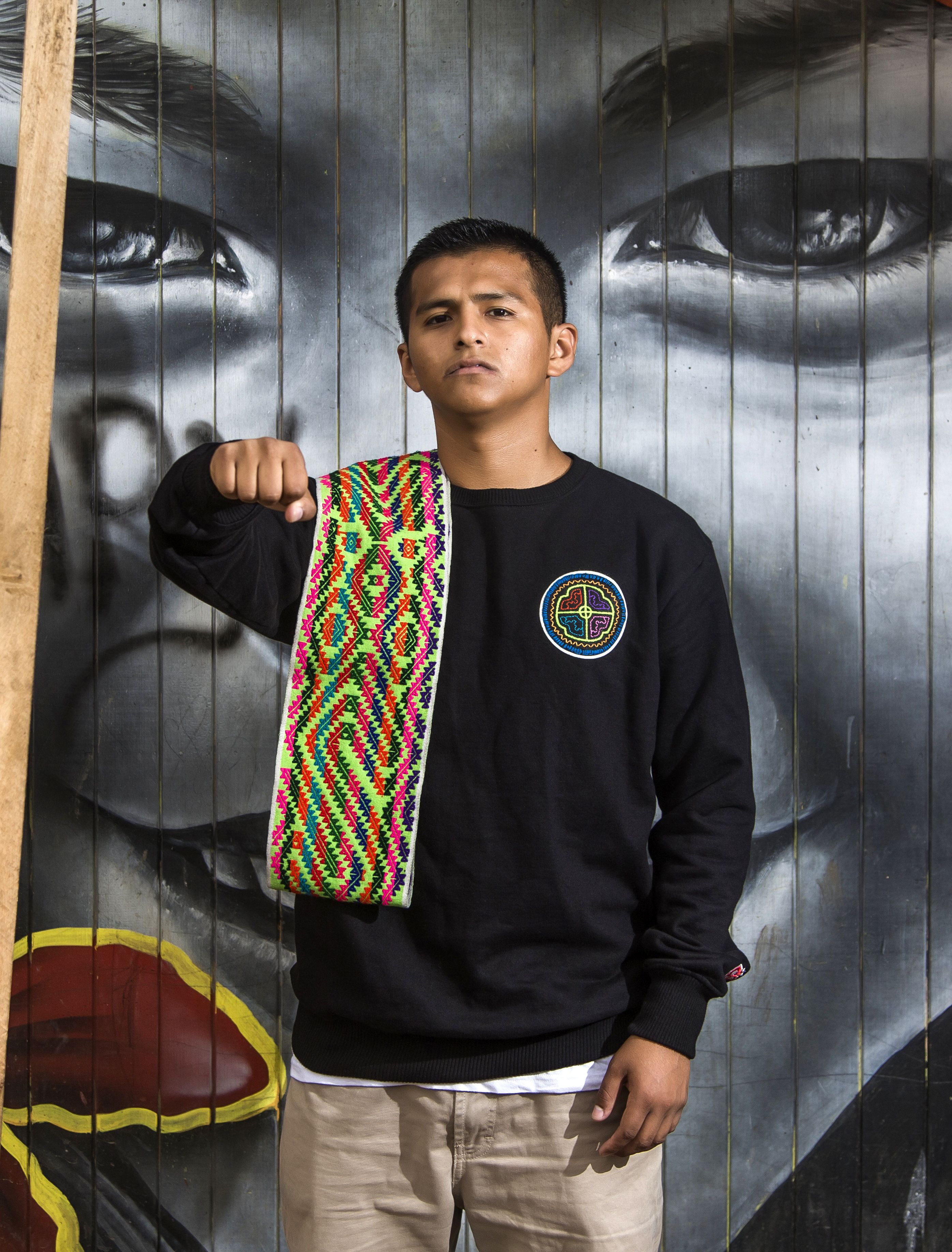 Rap en quechua en voz del peruano Liberato Kani en la Feria Libro de ...