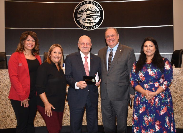 Presidente del Miami Dade College recibe la llave de la Ciudad de Doral
