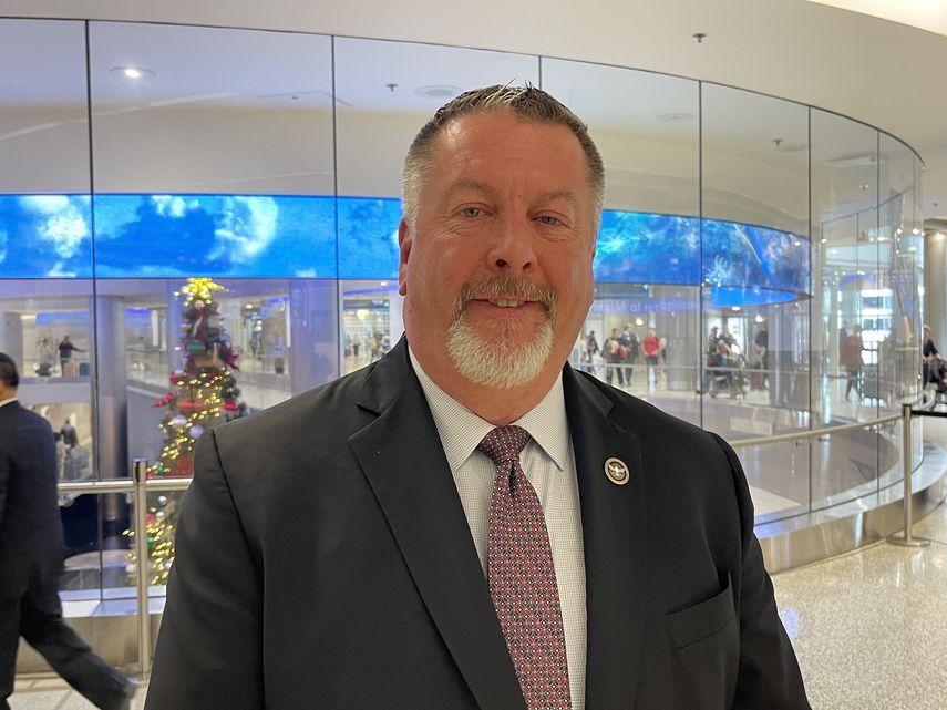 Miami: Director de seguridad de MIA aconseja a viajeros por Navidad