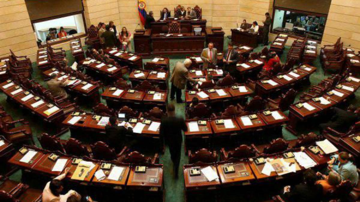 Senado colombiano refrenda el nuevo acuerdo de paz