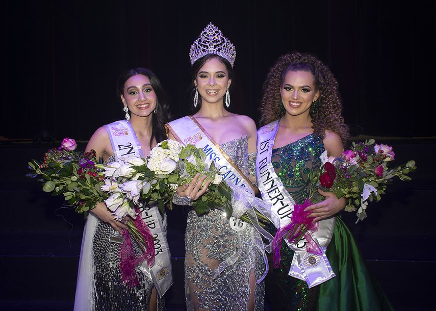 Coronan a Daylin Rodríguez reina del Carnaval de Miami