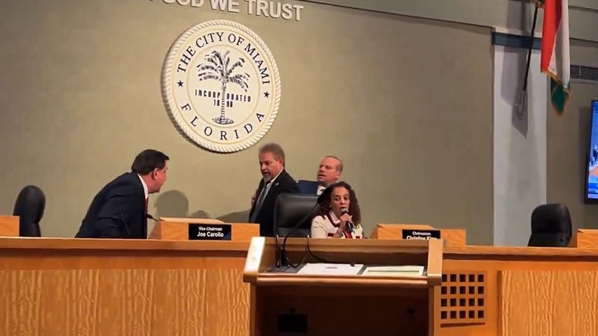 Comisionados de Miami casi se van a los golpes en plena reunión