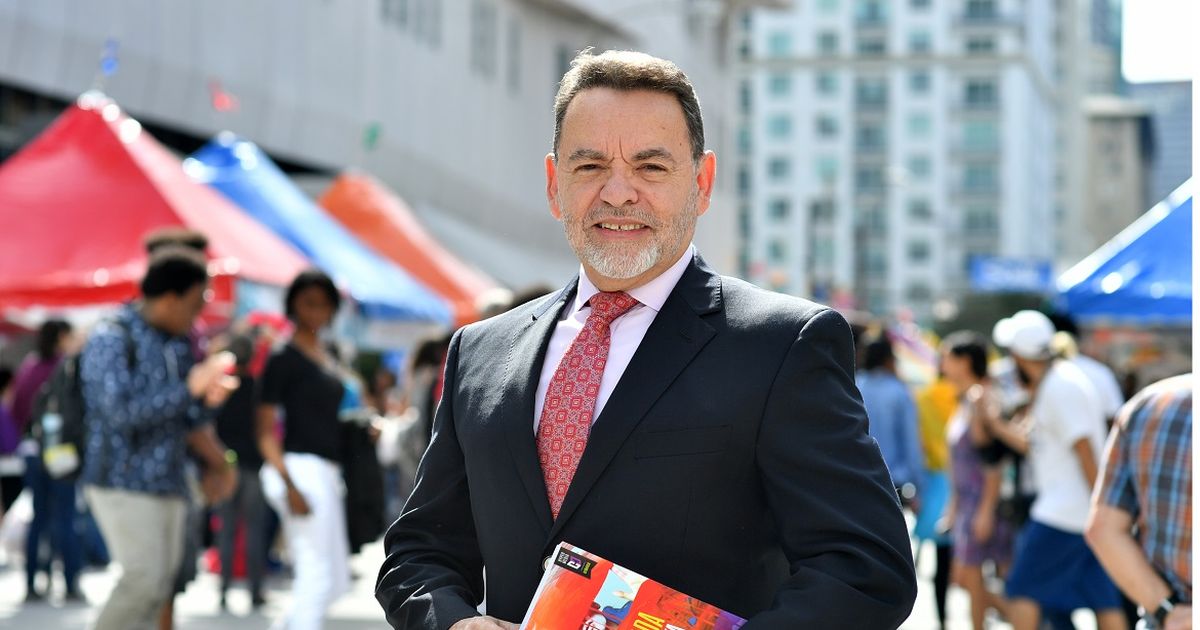 La mirada indiscreta, de Alejandro Ríos, llega a la Feria del Libro de ...