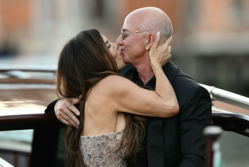 Jeff Bezos sorprende con nuevo look tras boda con Lauren Sánchez
