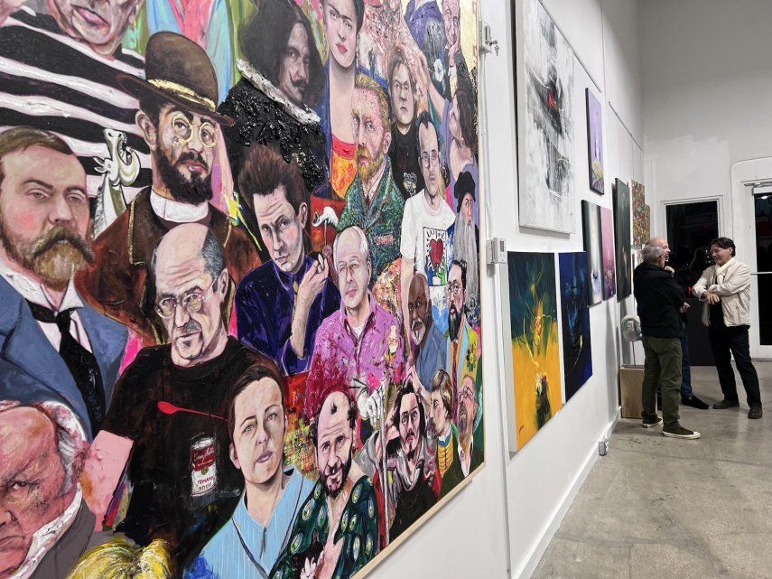 Muestra de arte en Miami explora atrevidos colores y fusiones temporales