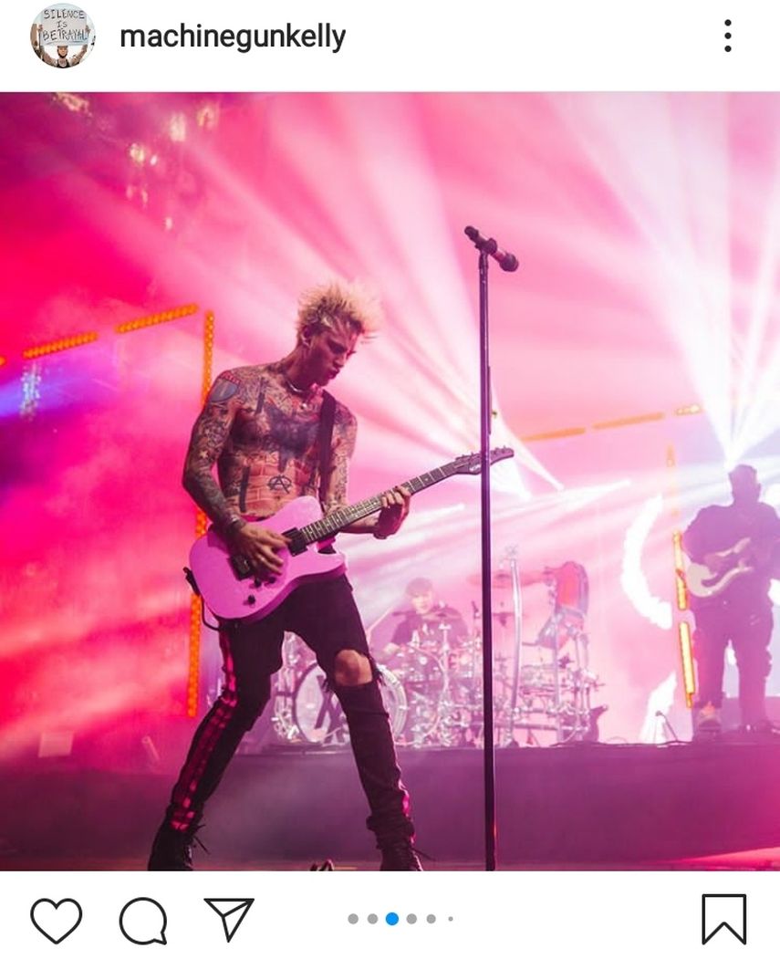 El rapero Machine Gun Kelly confirma la muerte de su padre
