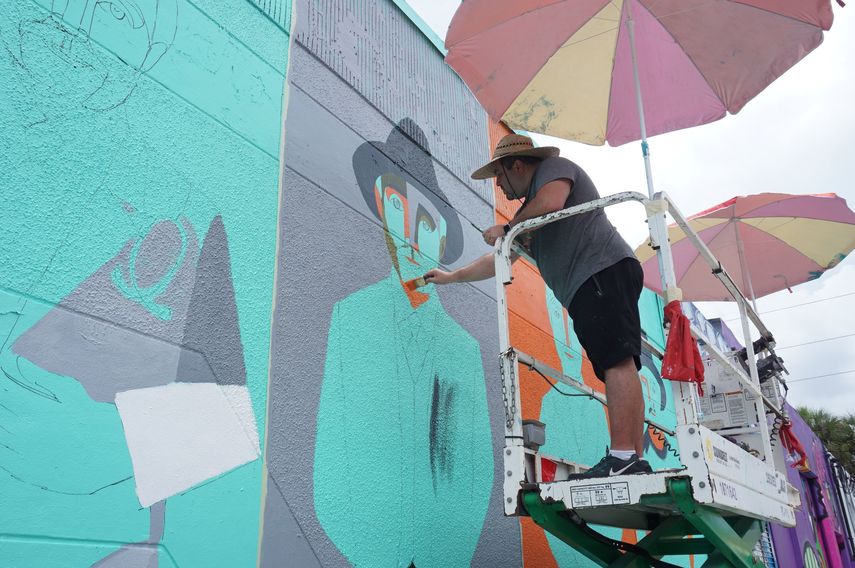 El caricaturista EDO estrena mural Un Beato en Wynwood