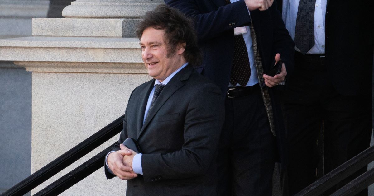 Javier Milei regresa a Argentina tras positiva reunión en EEUU