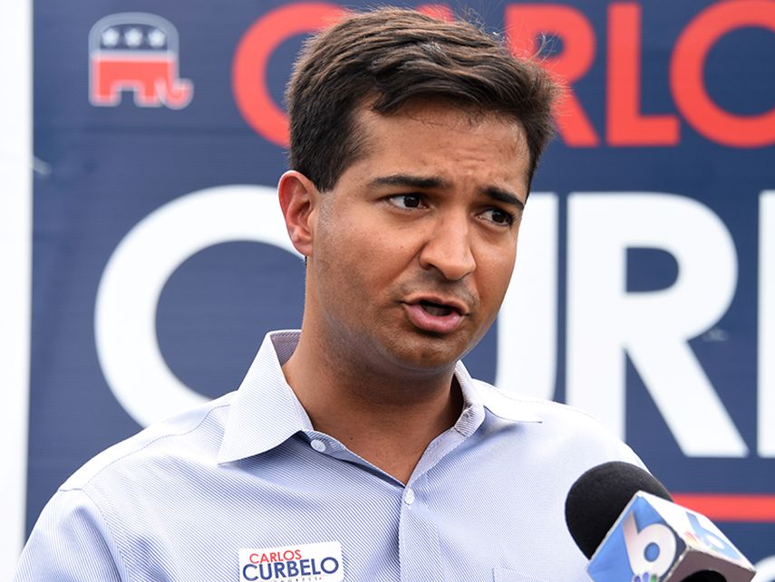 Curbelo denuncia ataques virulentos de su contrincante