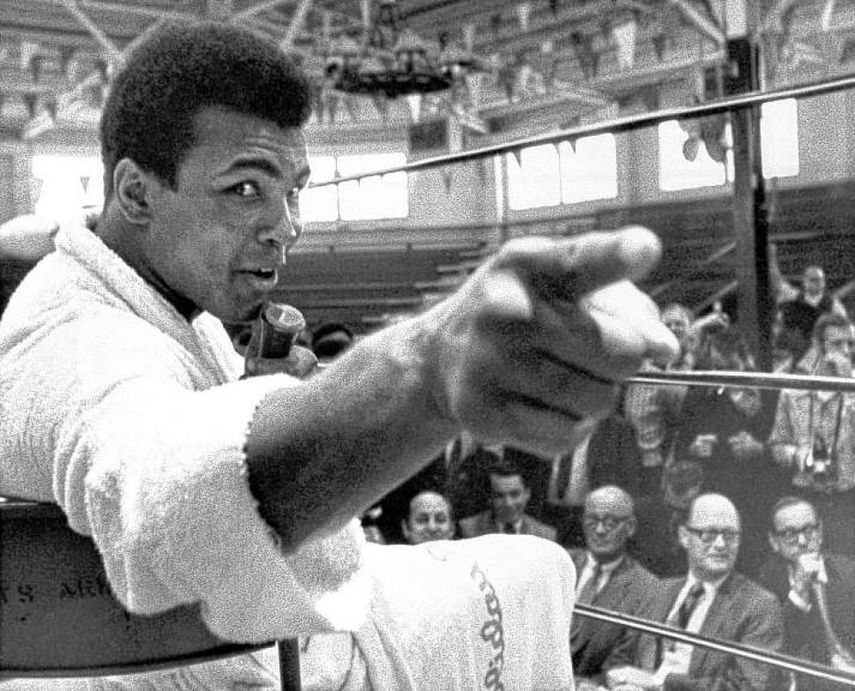 Muhammad Ali fue hospitalizado a causa de una neumonía