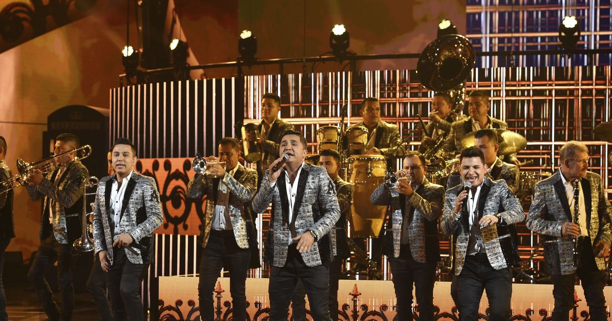 La Arrolladora dedica a jóvenes En contra de mi voluntad