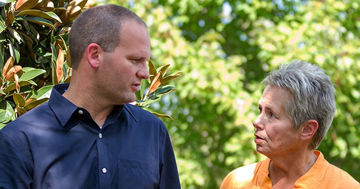 Hijo perdona a su madre, quien fue cómplice en el asesinato de su padre