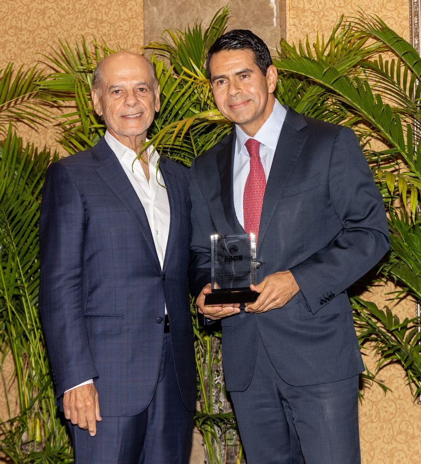 Personalidades de Miami son honradas con Premio a la Excelencia