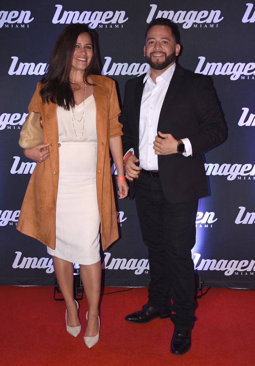 Majida Issa engalana la portada número 14 de la revista Imagen Miami