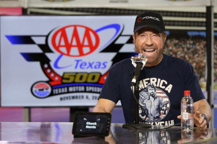 Chuck Norris, de pelear con Bruce Lee a protagonizar bromas en internet