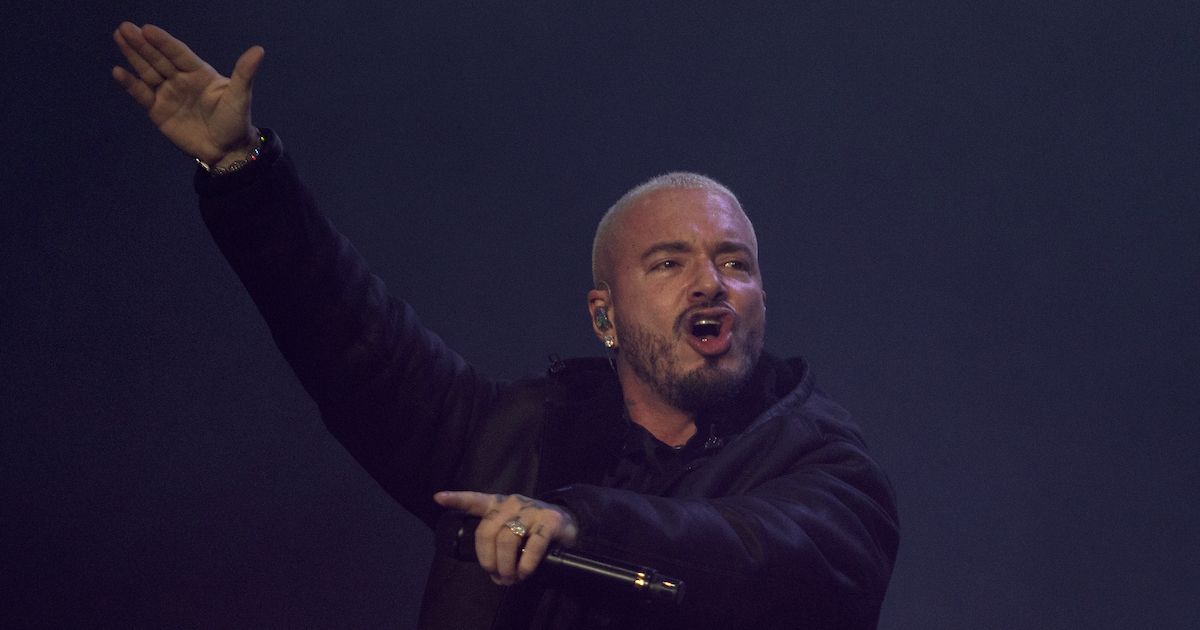 J Balvin regresa al reggaetón romántico con el álbum Rayo