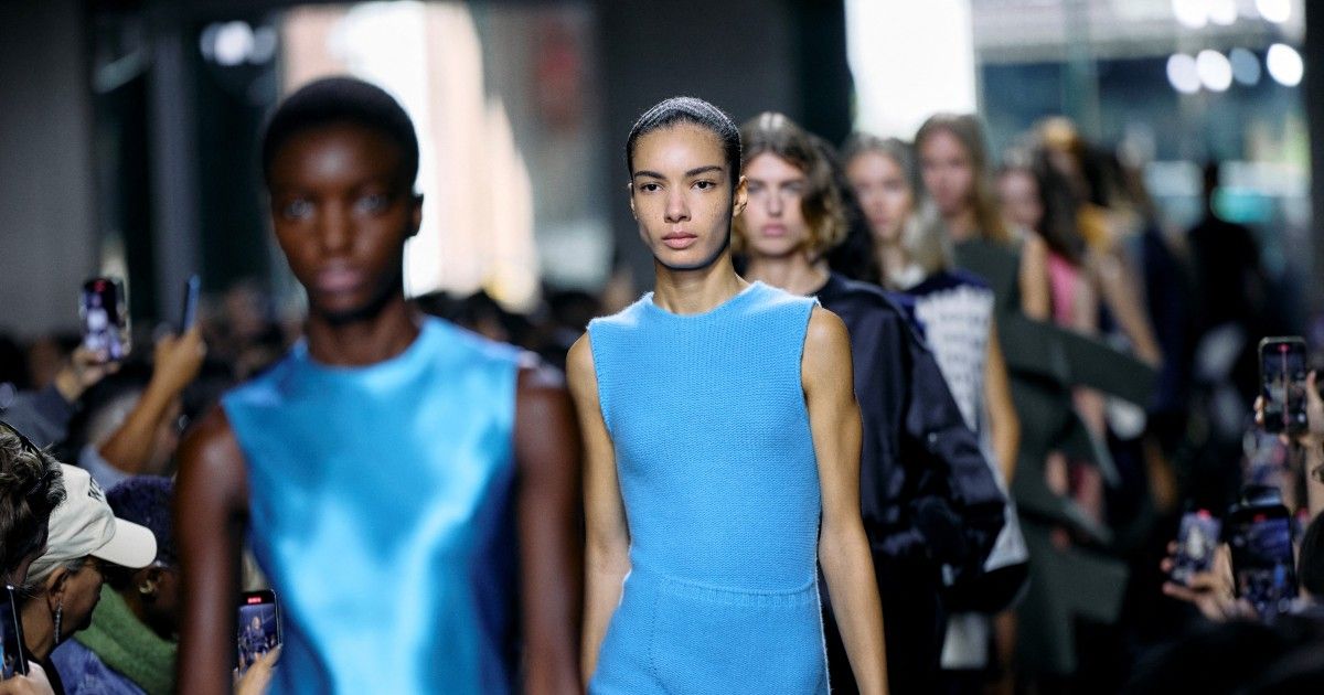 Los minivestidos cobran protagonismo en la pasarela de Londres