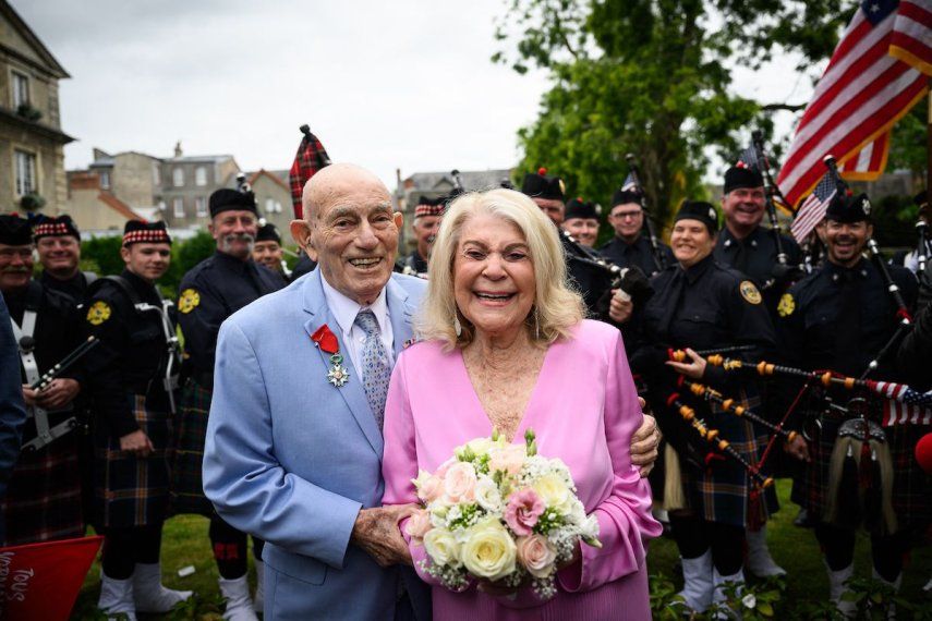 Veterano de la II Guerra Mundial de 100 años se casa en Normandía