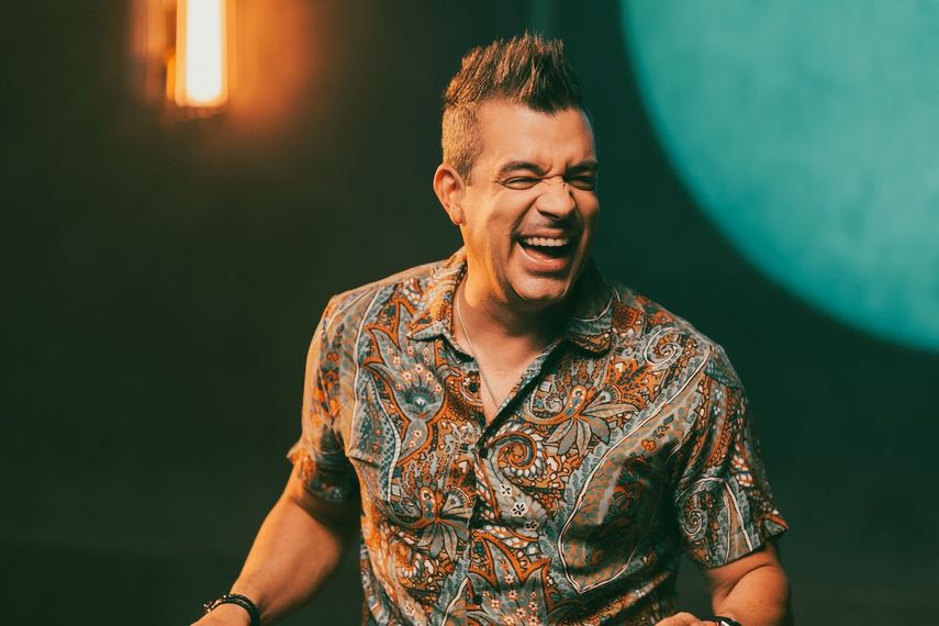 Rafael Pollo Brito celebra el amor con nueva canción