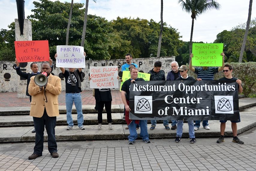 Buscan aumentar salario mínimo de empleados de restaurantes