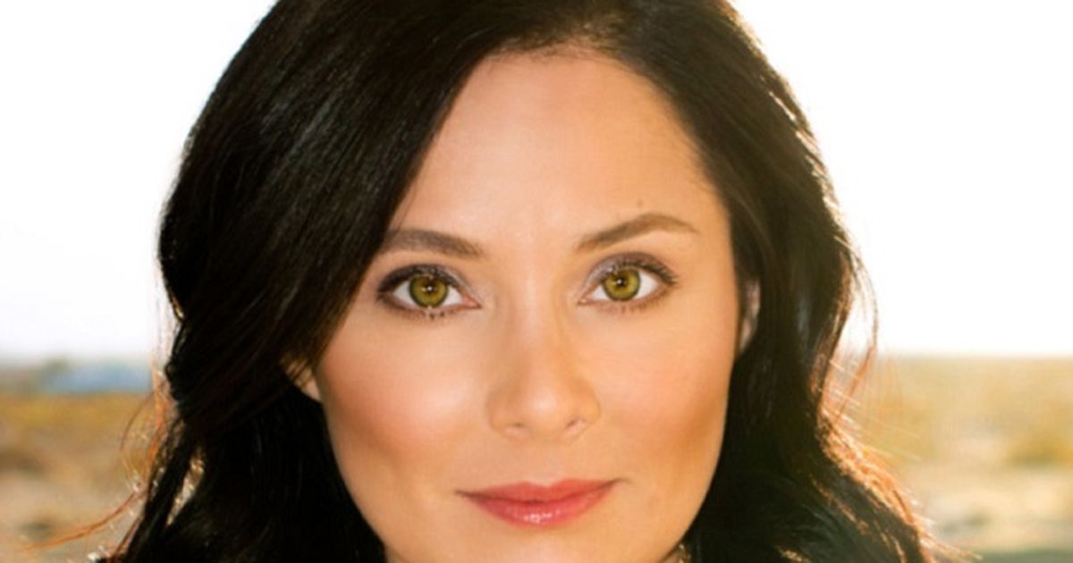 Jacqueline Piñol, la voz detrás de la pantalla chica