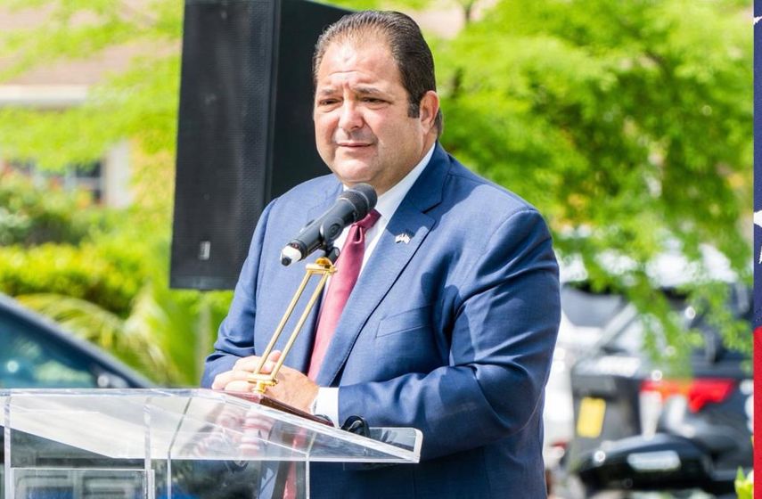 Bajo arresto alcalde de North Miami Beach