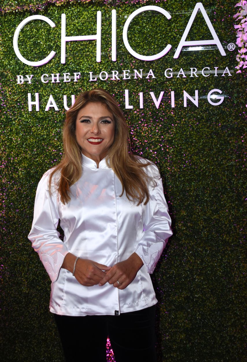 La chef Lorena García celebra su nuevo restaurante