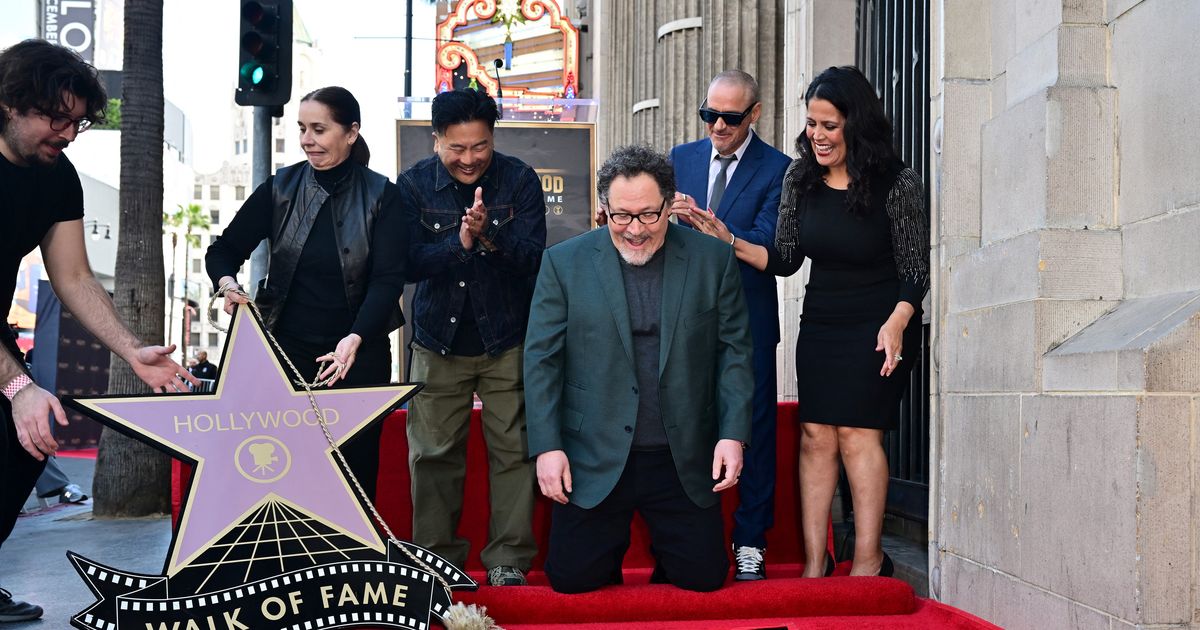 John Favreau recibe su estrella en el Paseo de la Fama