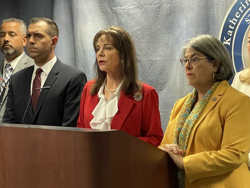 Miami-Dade: Acusan a dos mujeres de fraude, robo y abuso de ancianos