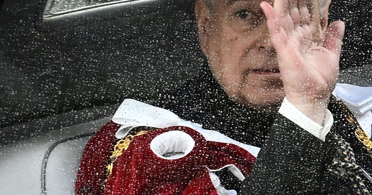 Príncipe Andrés planea abandonar Royal Lodge tras renunciar a sus títulos