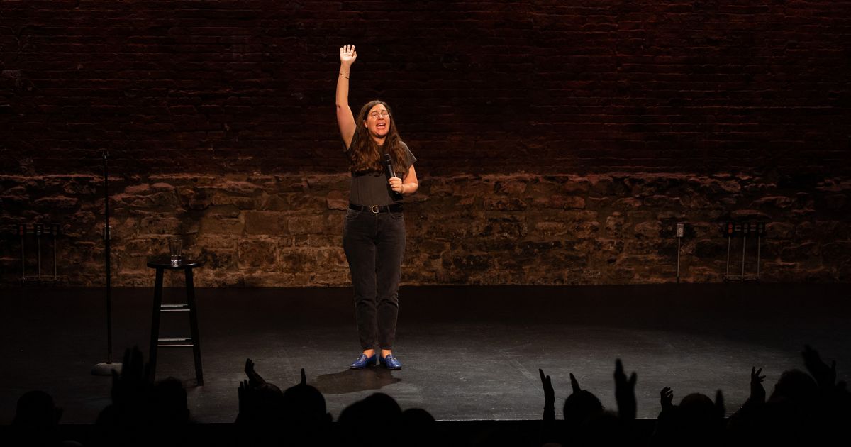 Actriz Alison Leiby presenta el aborto a través de comedia