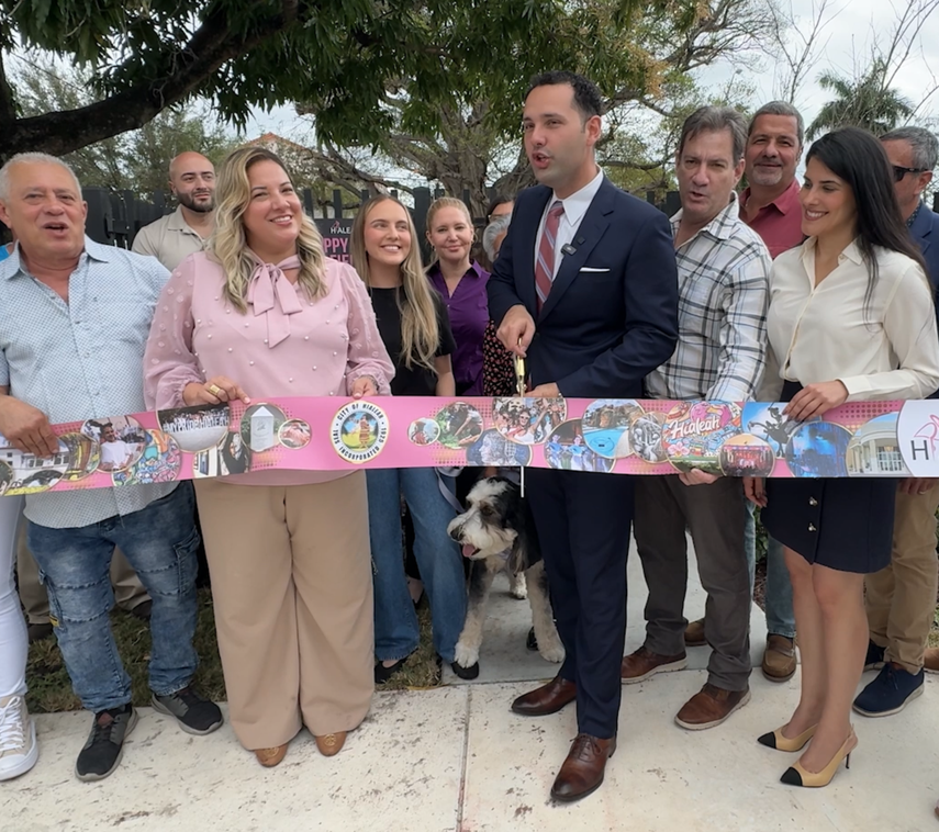 Hialeah reabre renovado parque para perros Tres Amigos