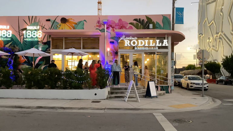 Abren en Miami peculiar ventanita con café, ron y tapas