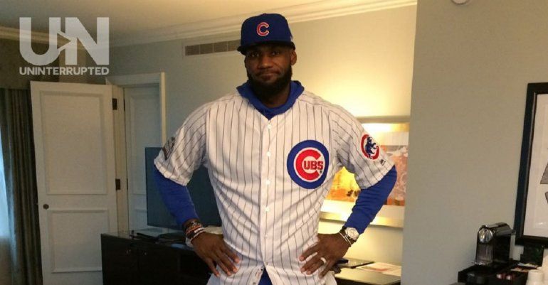 LeBron James vistió el uniforme de los Cachorros en su visita de Chicago