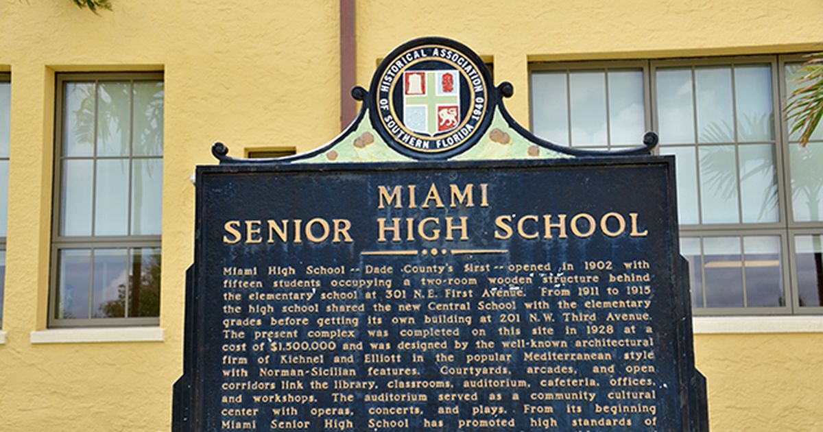 Realizan inversión millonaria en Miami Senior High School