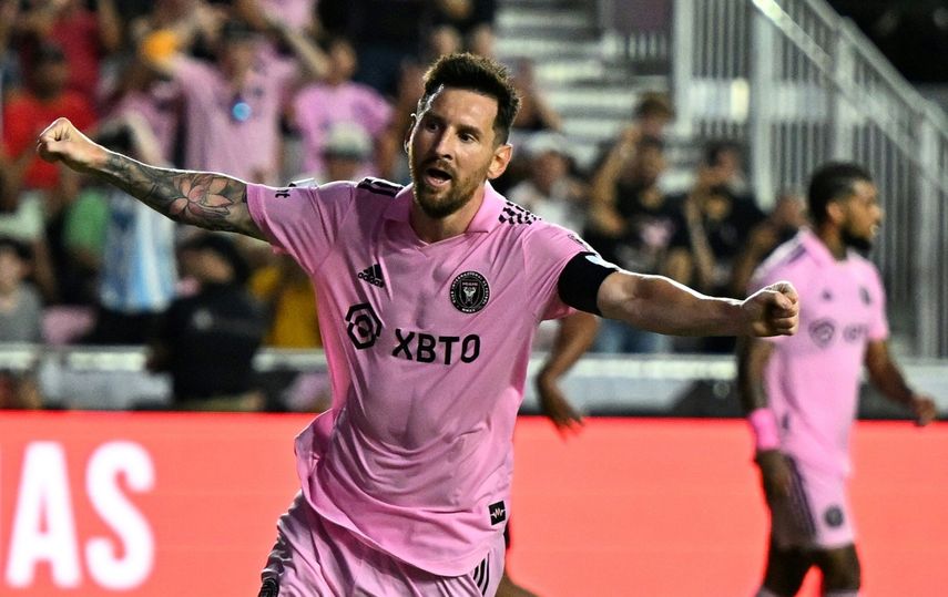 Messi anota un doblete y clasifica al Inter Miami
