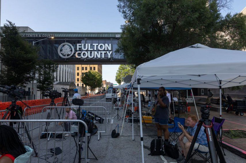 Corte publica y después borra lista de cargos contra Trump