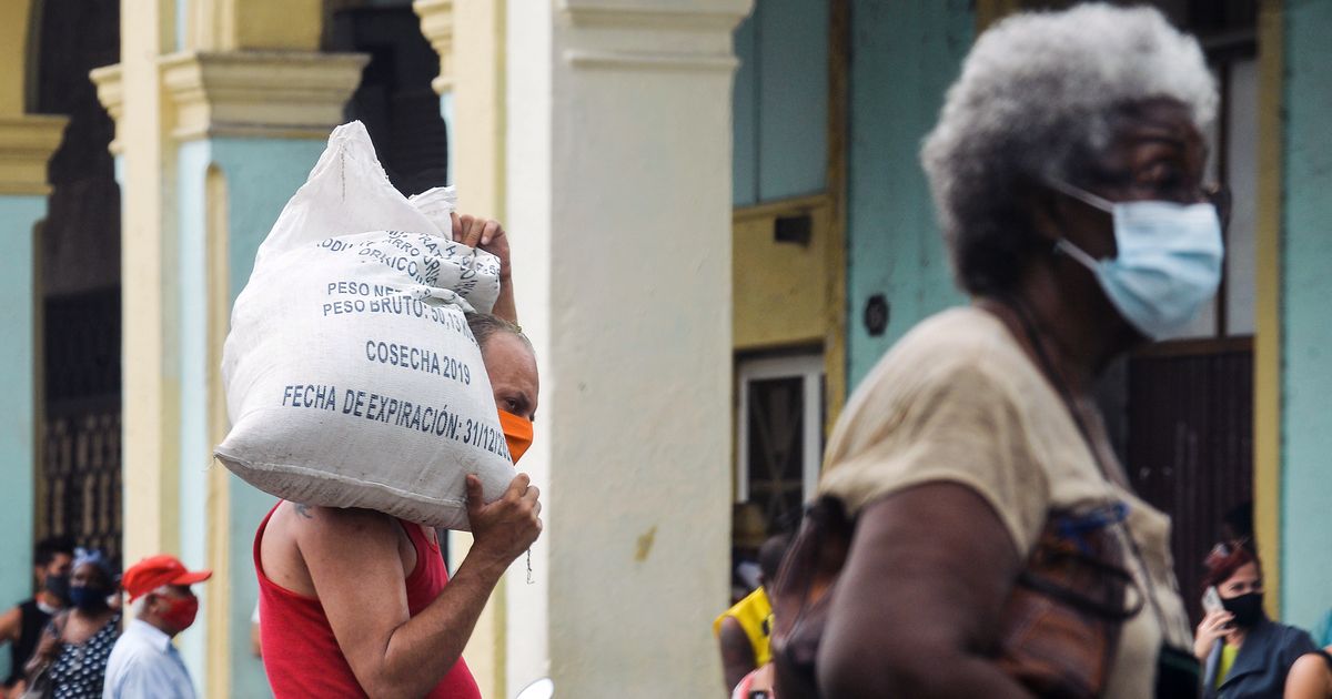 Cubanos se apoyan en WhatsApp y Telegram para buscar alimentos