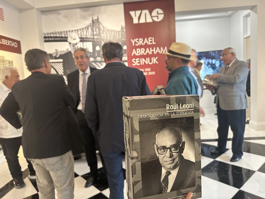 Libro sobre la Venezuela de Raúl Leoni se presenta a sala llena