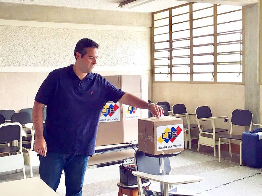 Régimen de Maduro amenaza con retirar la nacionalidad al opositor Yon ...