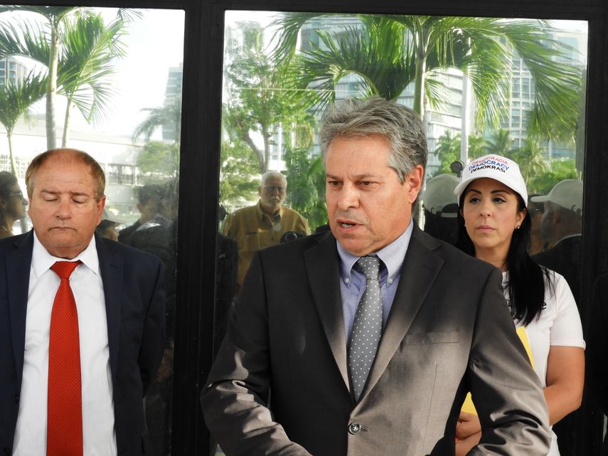 Miami Beach elige alcalde a Steven Mainer, Miami renueva el poder ...