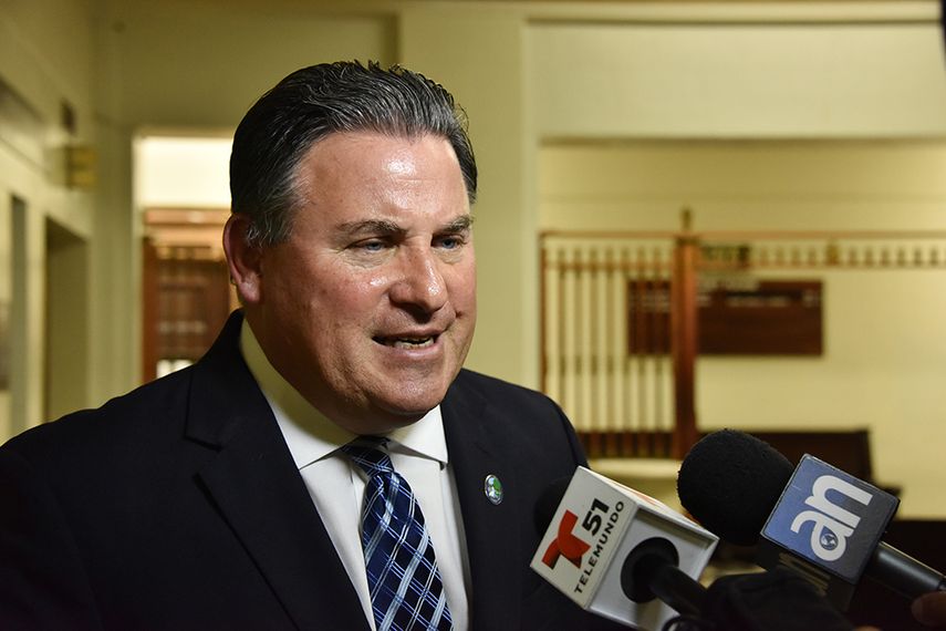 El alcalde de Miami Lakes dijo que la constitución de la ciudad le da ...