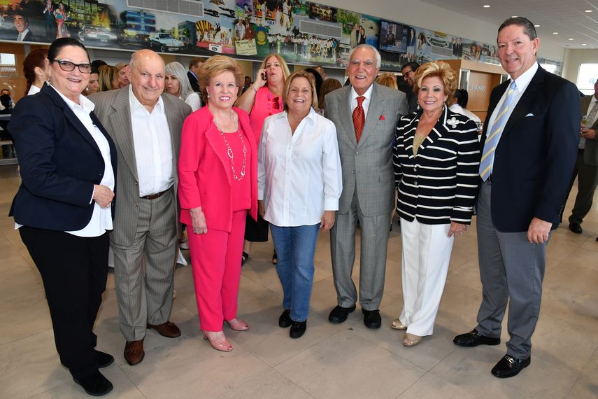 Gus Machado Ford en Hialeah festeja su reapertura