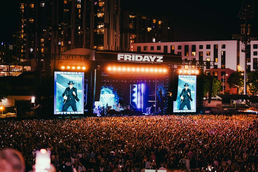 Pitbull conquista Australia como acto principal del Fridayz Live 2025